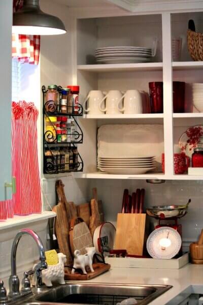 Organization & Creating Kitchen Vignettes · Cozy Little House